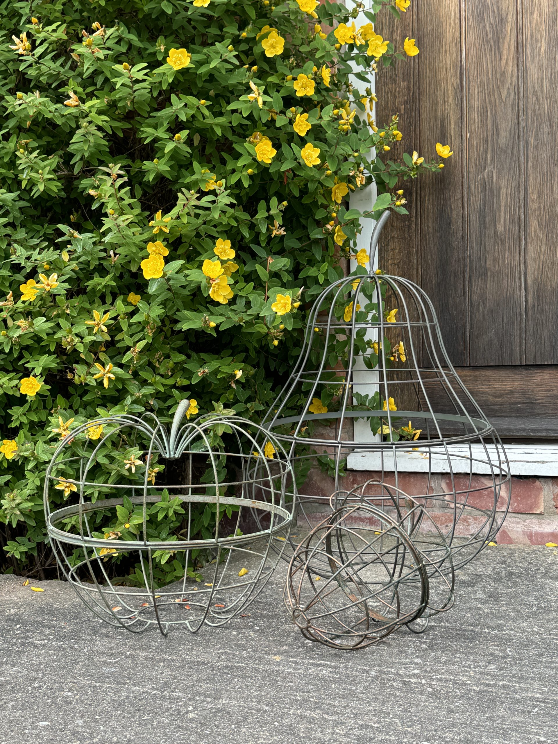 TREADSTONE'S ORCHARD GARDEN SCULPTURES ARE DARINGLY DIFFERENT ...